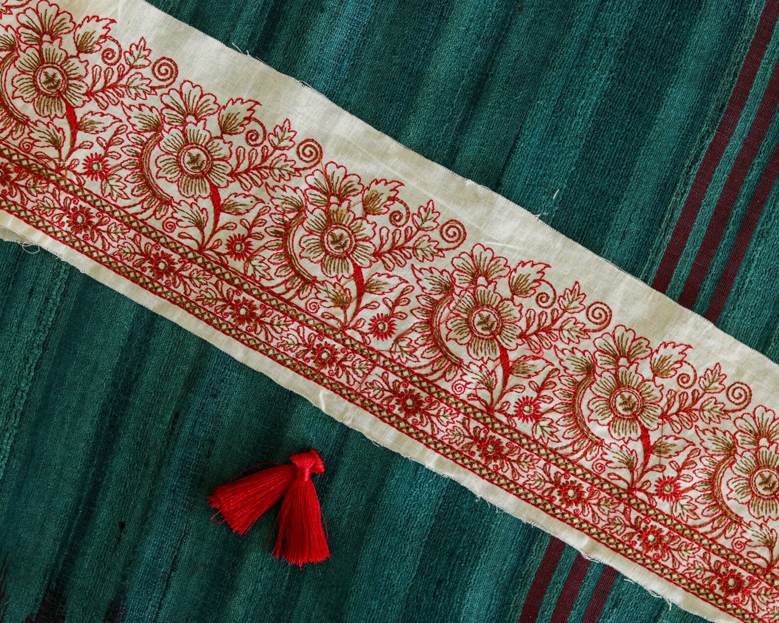 Red White Floral Embroidery Trim, Madhubani Style Lace, Indian Cotton ...