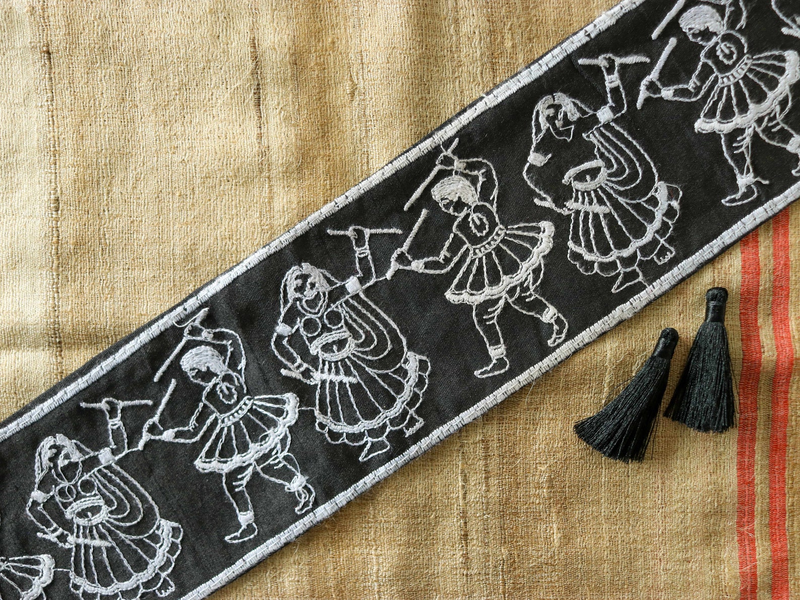 Black White Dandiya Embroidered Trim, Kutchi Dancing Festive Lace ...