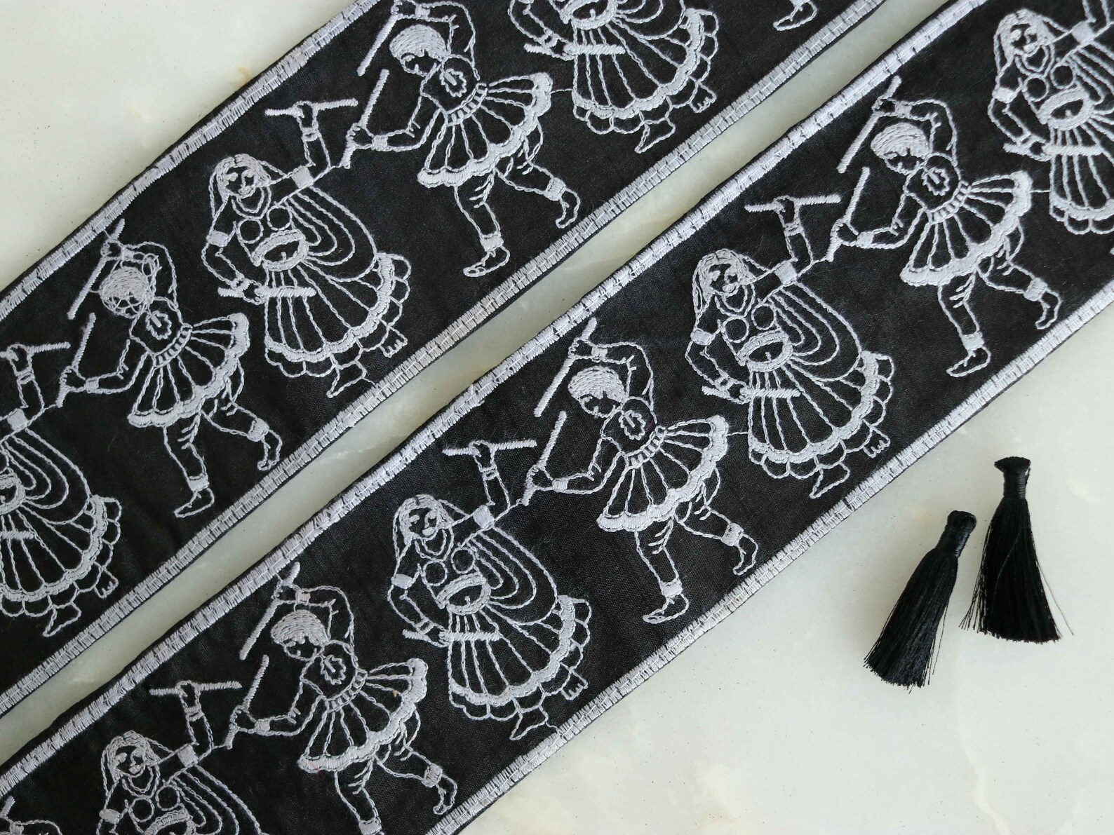 Black White Dandiya Embroidered Trim, Kutchi Dancing Festive Lace ...