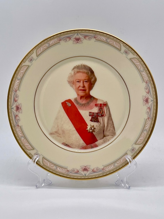 Queen Elizabeth II Repurposed Vintage Plate - Etsy
