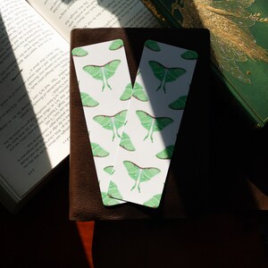 Luna Moth Laminated Bookmark, Botanical Bookish Reader Gift, Magical ...