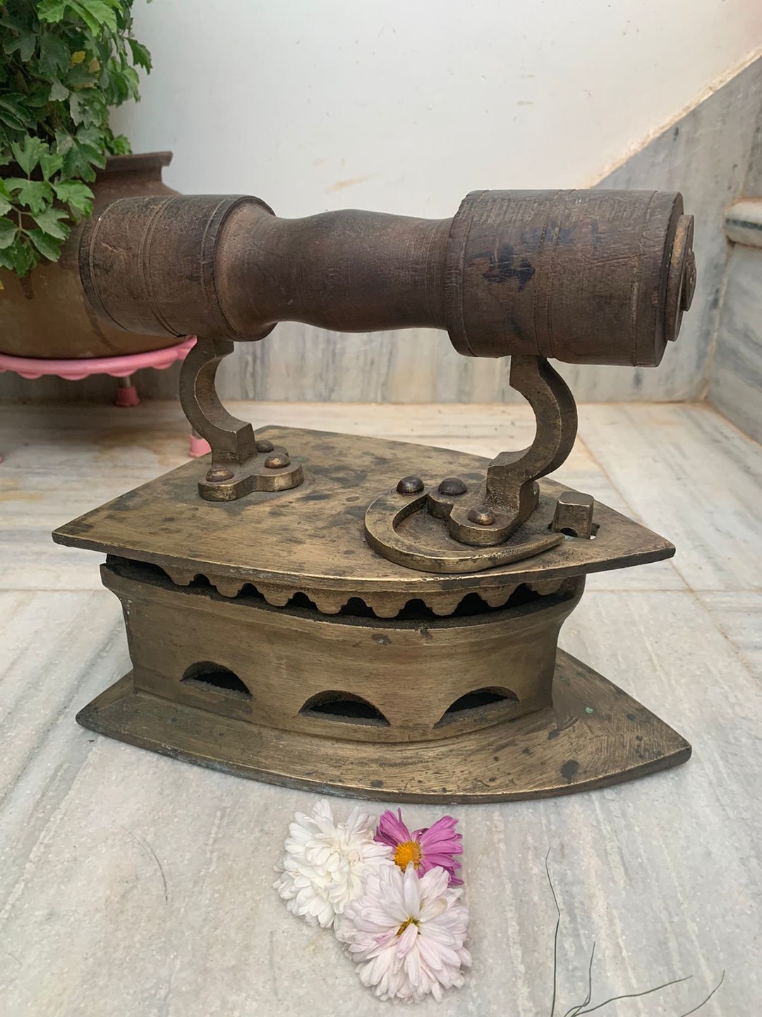 Old Brass Charcoal Iron/antique Wooden Handle Rusty Clothes Iron ...