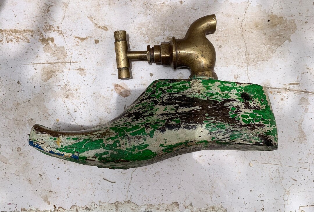 Old Shoe Mould Wall Hanging Showcase/wooden Shoe With Brass Tap ...