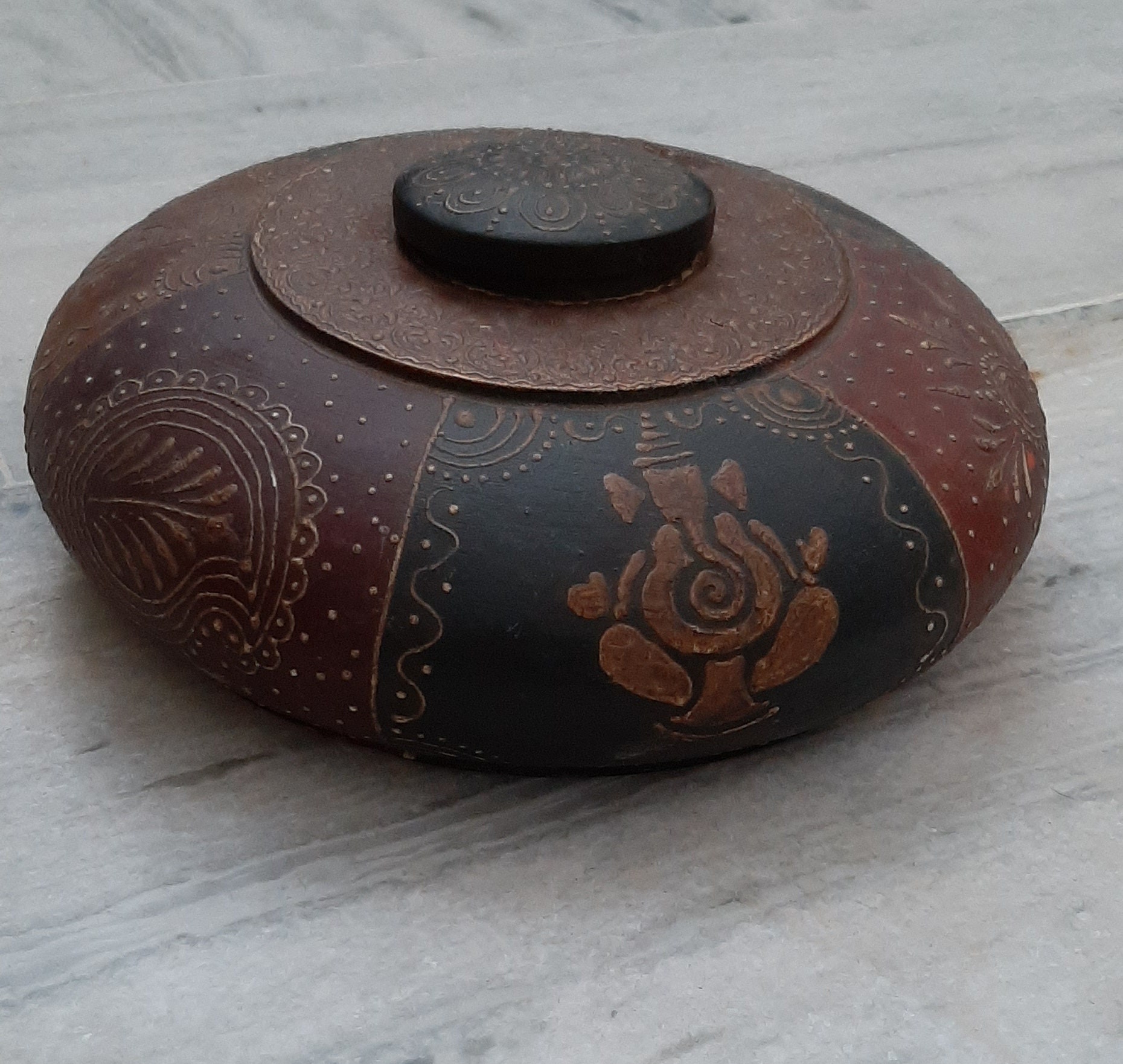 Vintage Wooden Painted Opium Box/hand Carved Round | Etsy