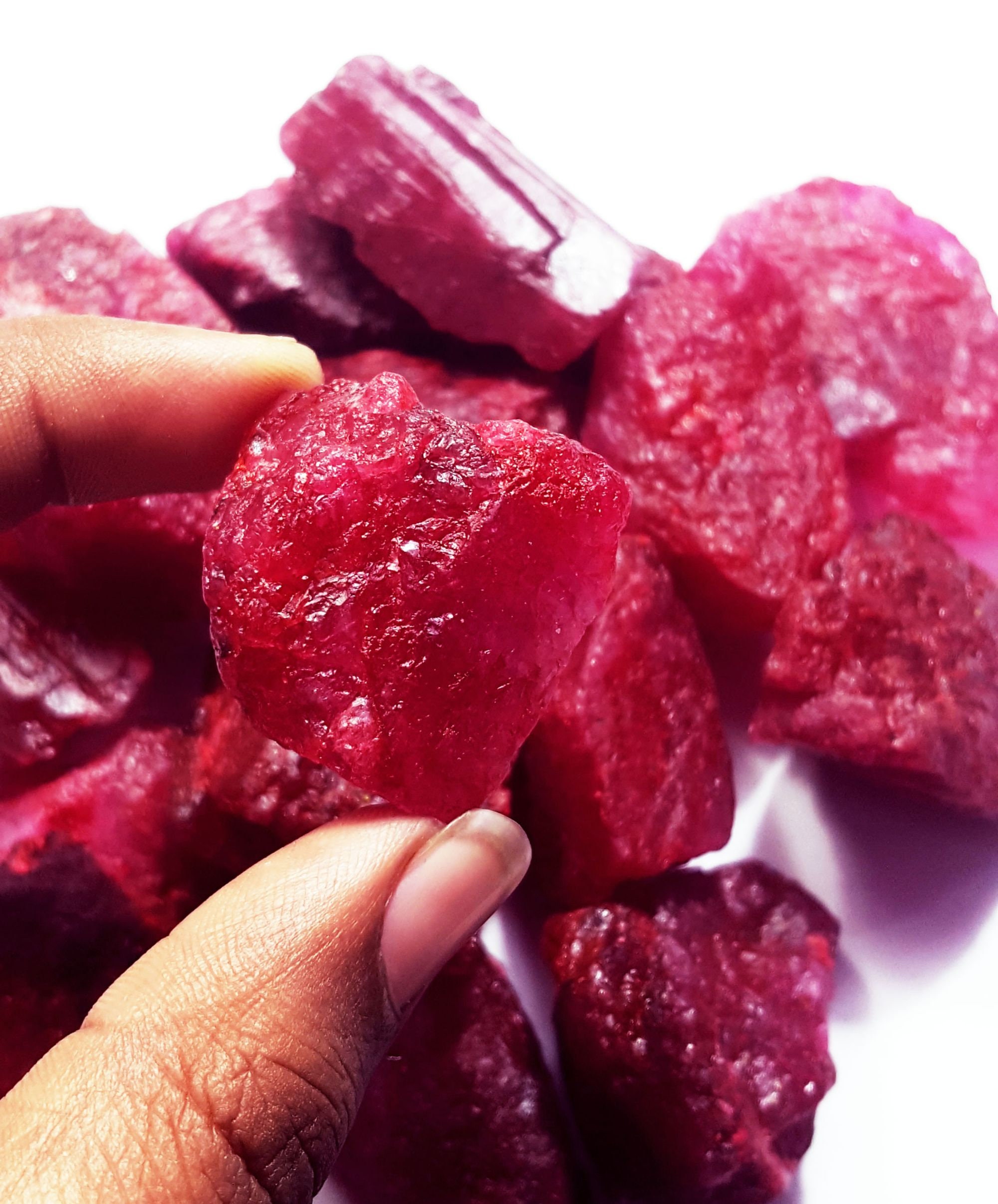 Natural Red Beryl Rough Loose Gemstone Certified Between 90 to 100 ...