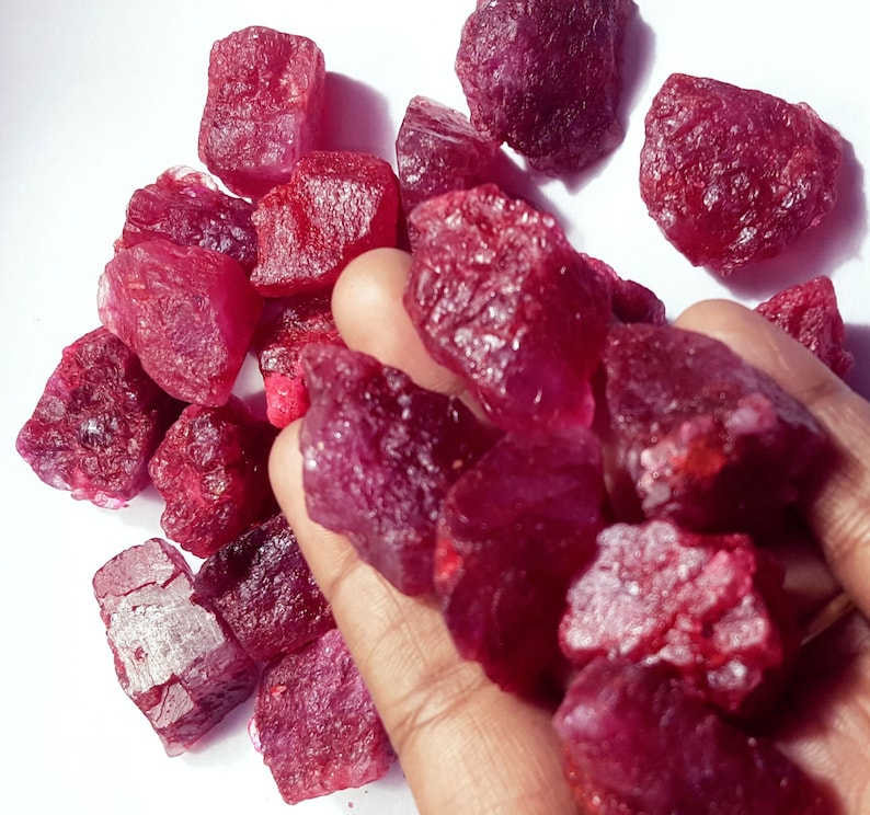 Natural Red Beryl Rough Loose Gemstone Certified Between 90 to 100 ...