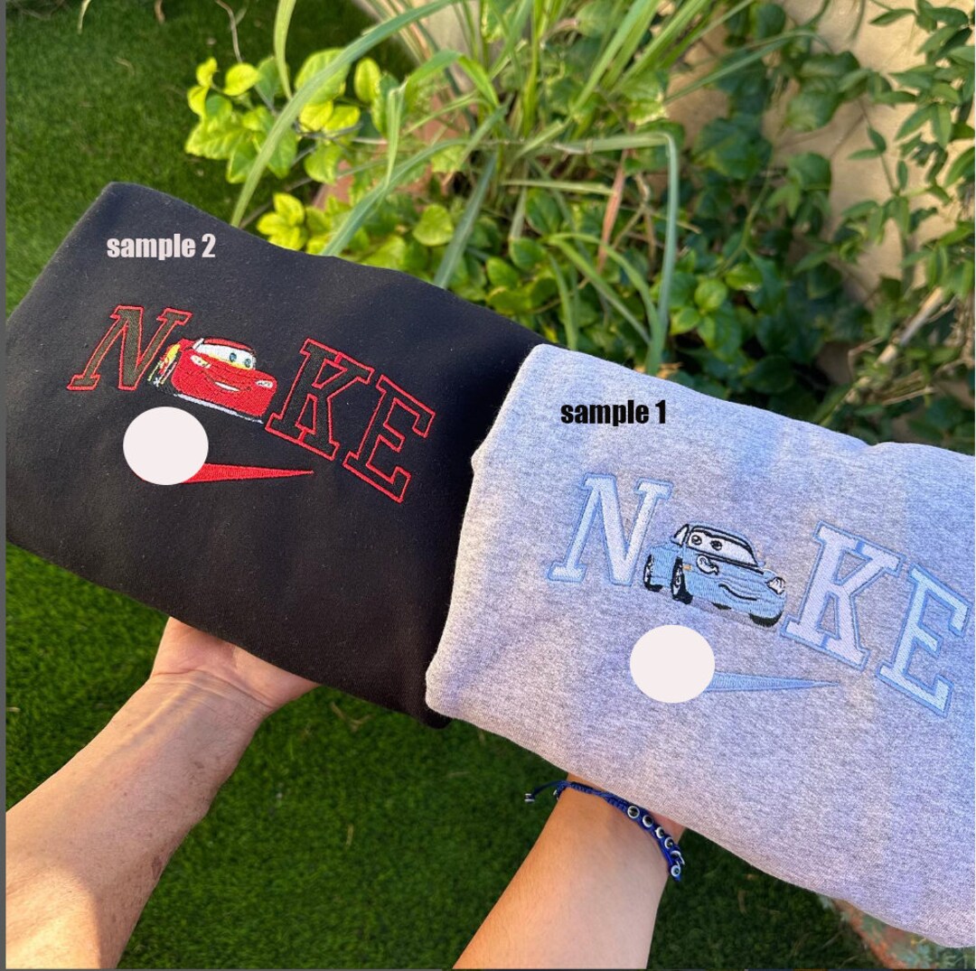 Sweat-shirt brodé cars M.c.Q/u/e/en et s.a.l.l.y, sweat à capuche ...