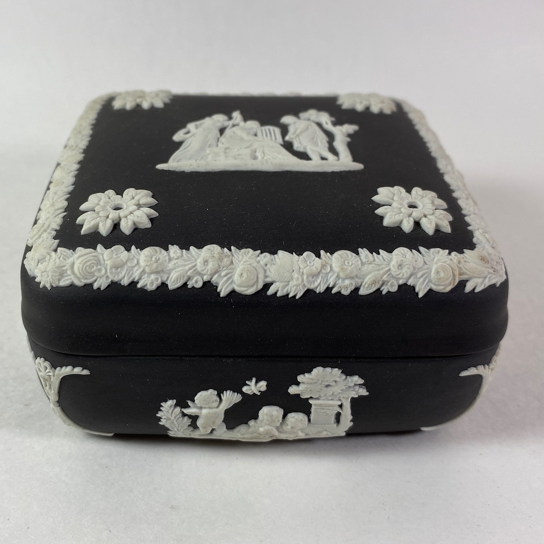 WEDGWOOD Black and White Jasperware Trinket Box With Classical Cameos ...