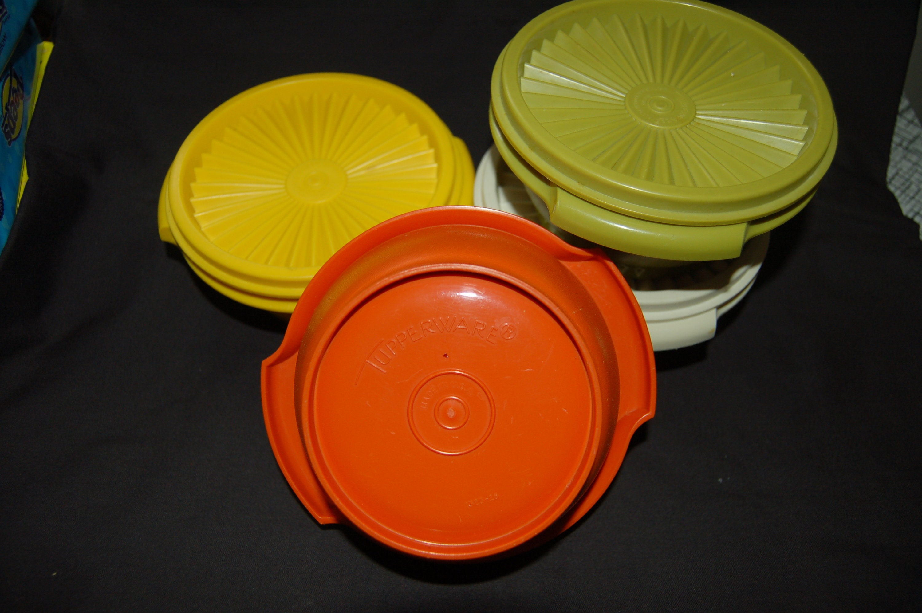 Three Vintage Tupperware Bowls With Lids 1970's Tupperware 1323 Small ...