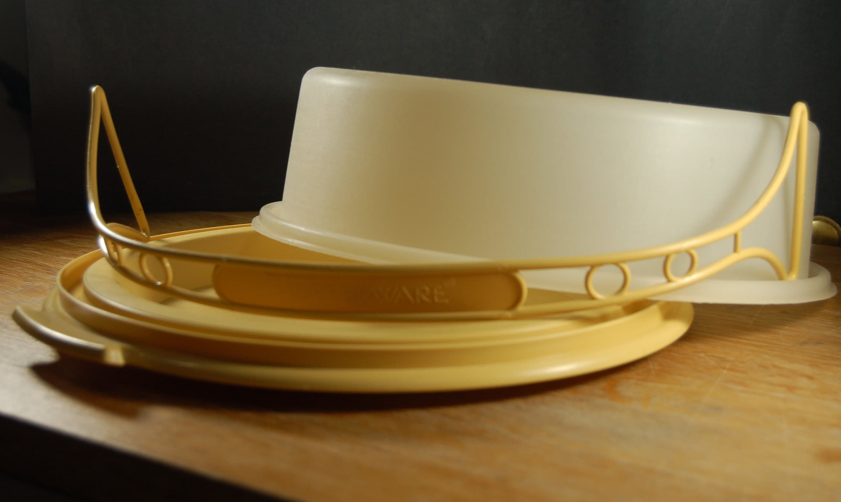 Tupperware Cake Carrier Vintage