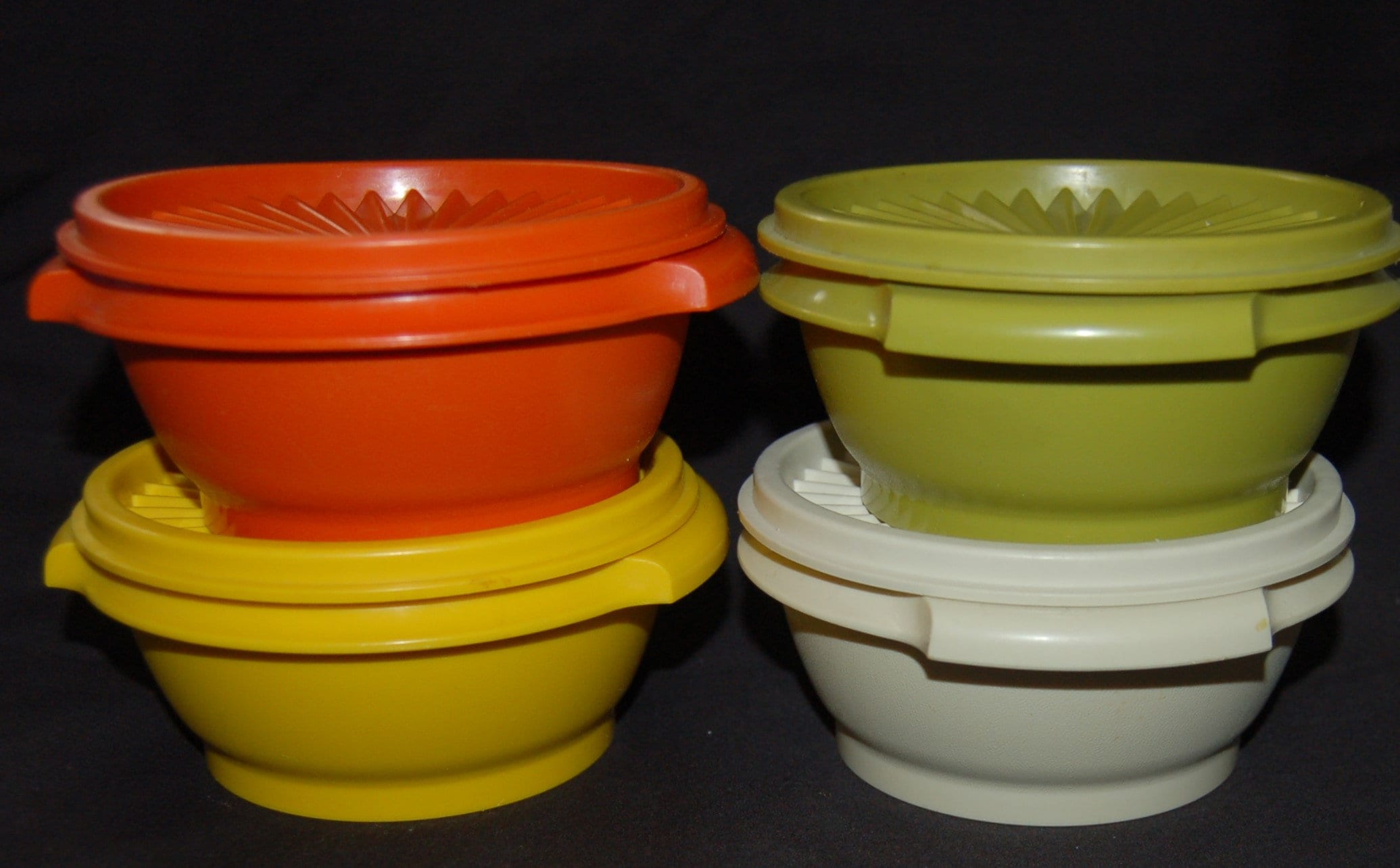 Three Vintage Tupperware Bowls With Lids 1970's Tupperware 1323 Small ...