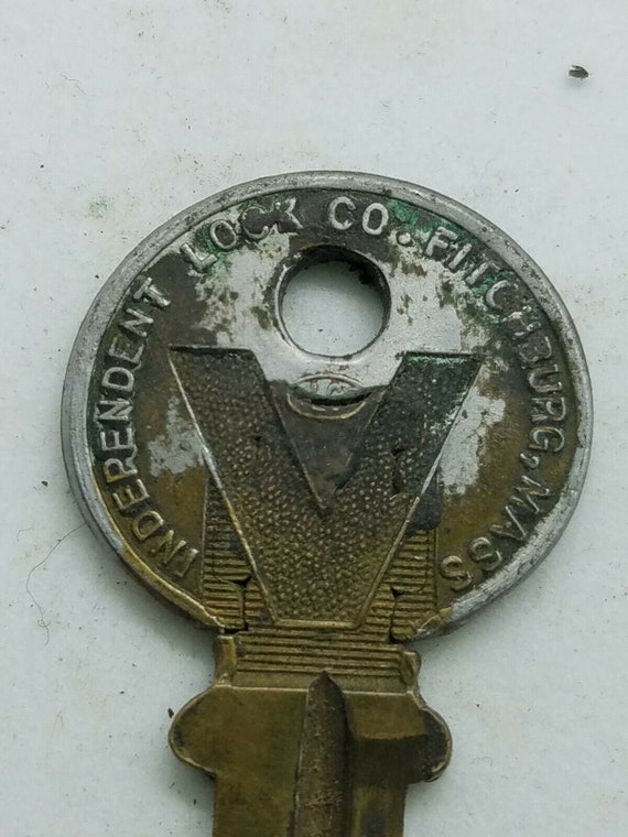 Vintage WWII Era ILCO Victory Cut Key Independent Lock Company With Key ...
