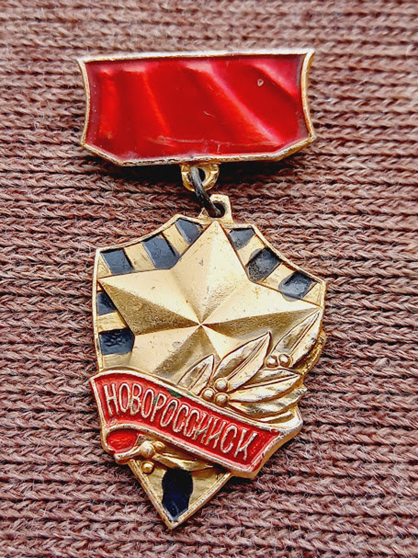 Set of 3 Badges Cities of Heroes Who Showed Special Fortitude | Etsy