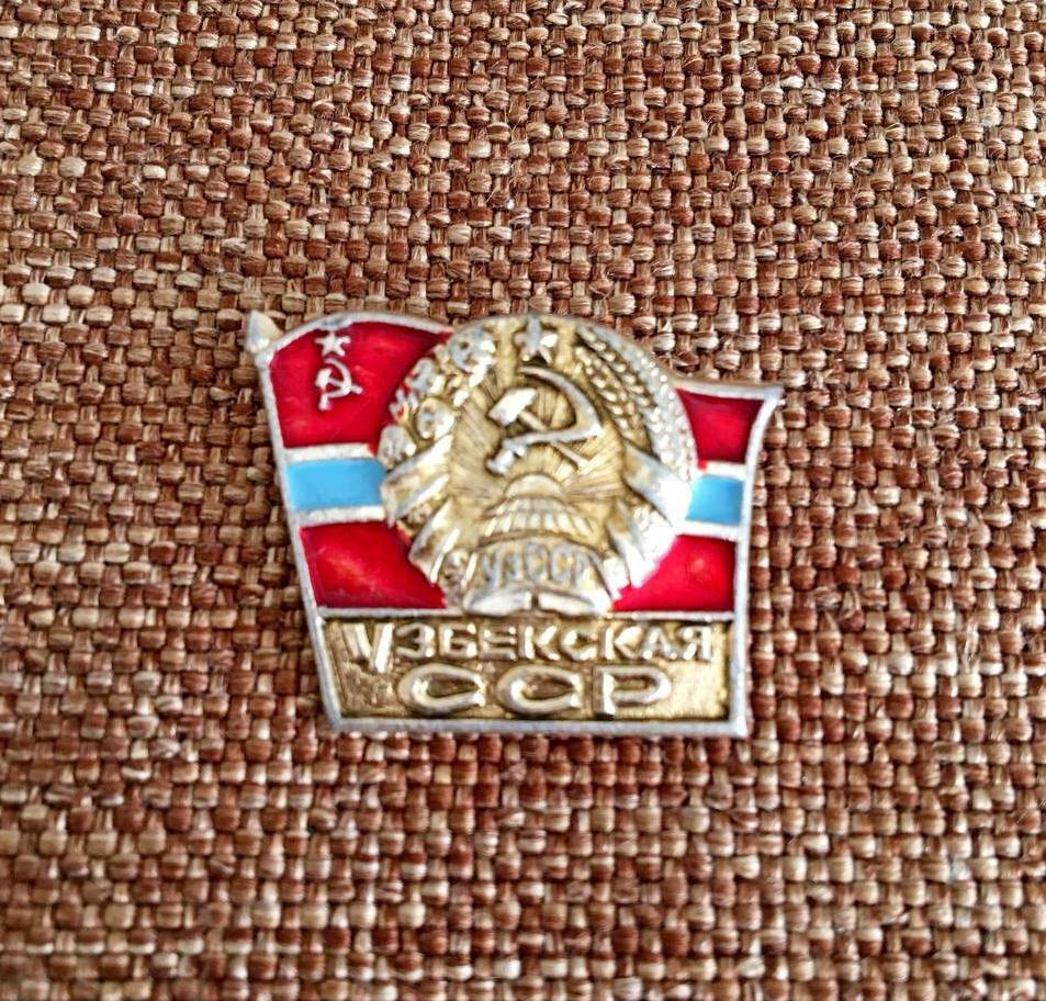 Soviet Uzbek Flag and Emblem Vintage Soviet Badge of the Uzbek SSR ...