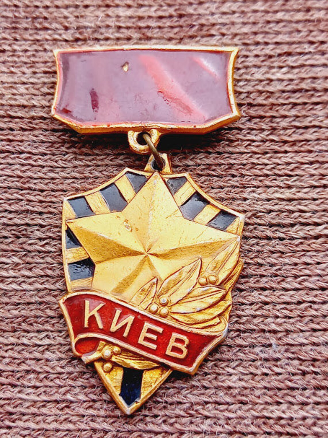 Set of 3 Badges Cities of Heroes Who Showed Special Fortitude | Etsy