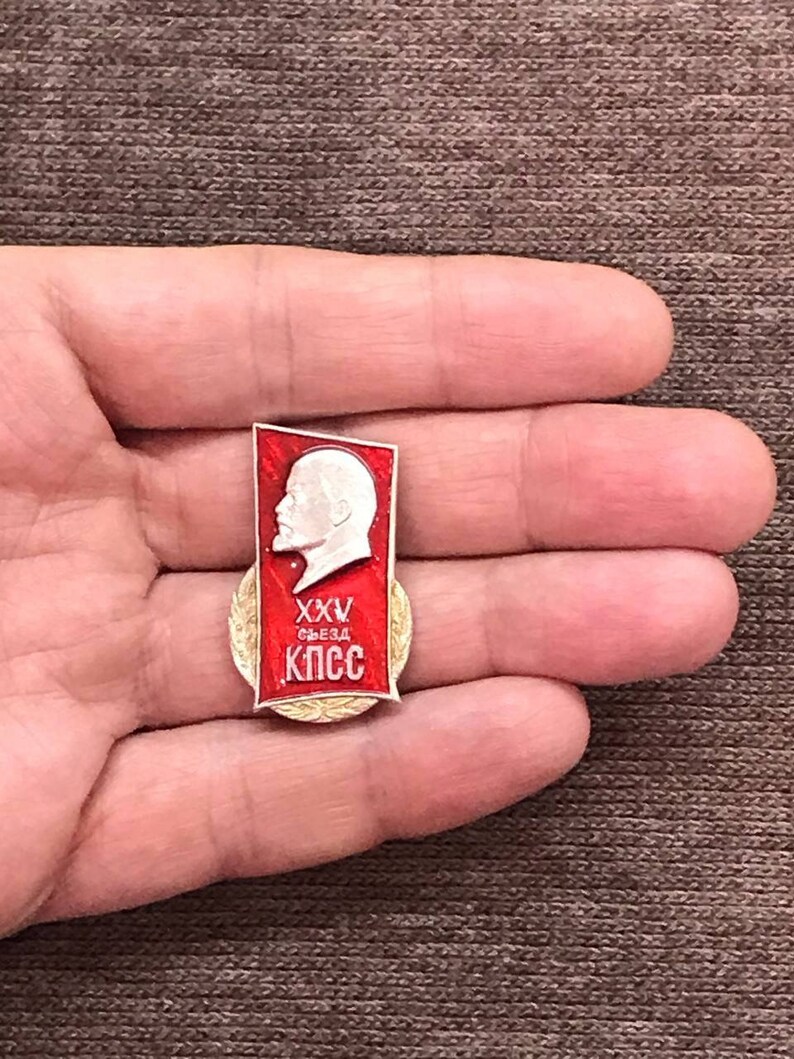 1976 Soviet Union Congress Commemorative Pin: Lenin Profile, Red Banner ...