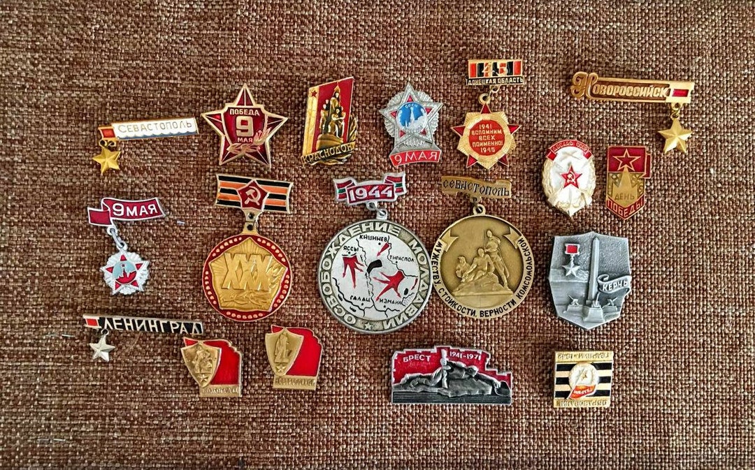 Vintage USSR Badges (set of 18) - World War II Soviet Collectibles, 70 ...