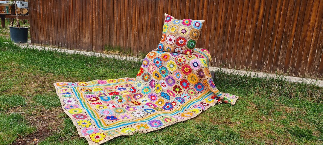 Beige Crochet Afghan Bedspread Throw, Daisy Knitted Sofa Blanket Granny ...