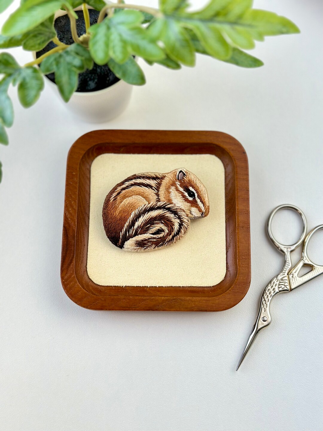 Chipmunk Embroidered Brooch, Hand Embroidery, Brooch Animal - Etsy