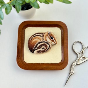 Chipmunk Embroidered Brooch, Hand Embroidery, Brooch Animal - Etsy