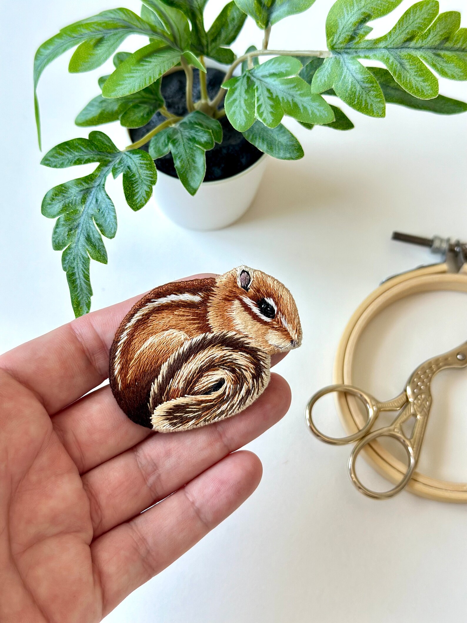 Chipmunk Embroidered Brooch, Hand Embroidery, Brooch Animal - Etsy