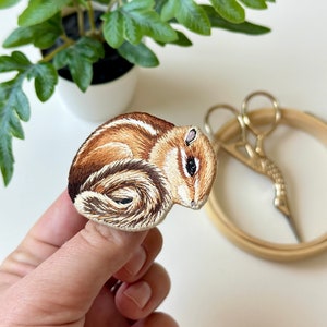 Chipmunk Embroidered Brooch, Hand Embroidery, Brooch Animal - Etsy