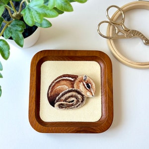 Chipmunk Embroidered Brooch, Hand Embroidery, Brooch Animal - Etsy