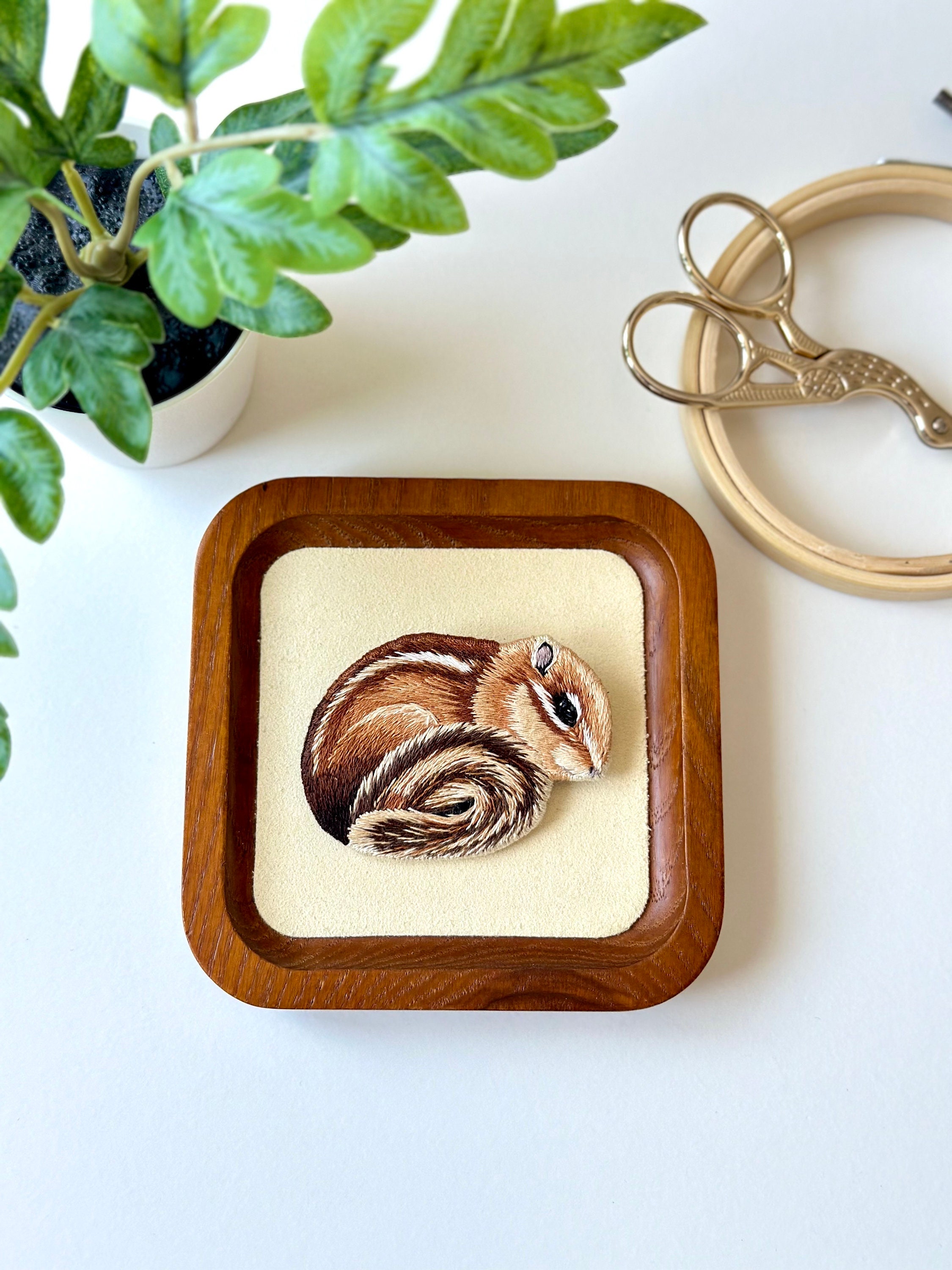 Chipmunk Embroidered Brooch, Hand Embroidery, Brooch Animal - Etsy