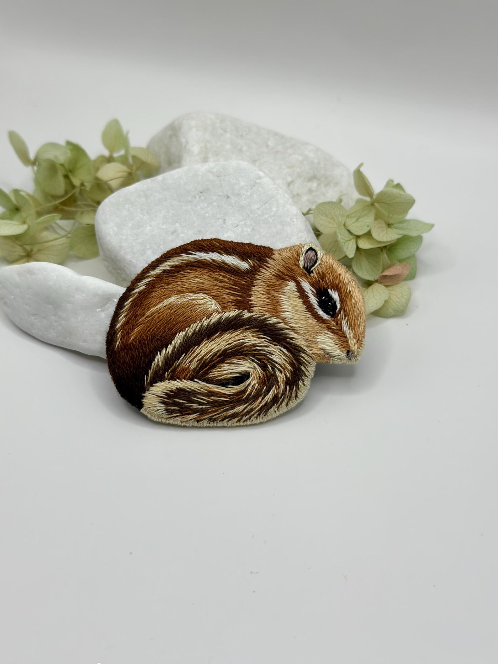 Chipmunk Embroidered Brooch, Hand Embroidery, Brooch Animal - Etsy