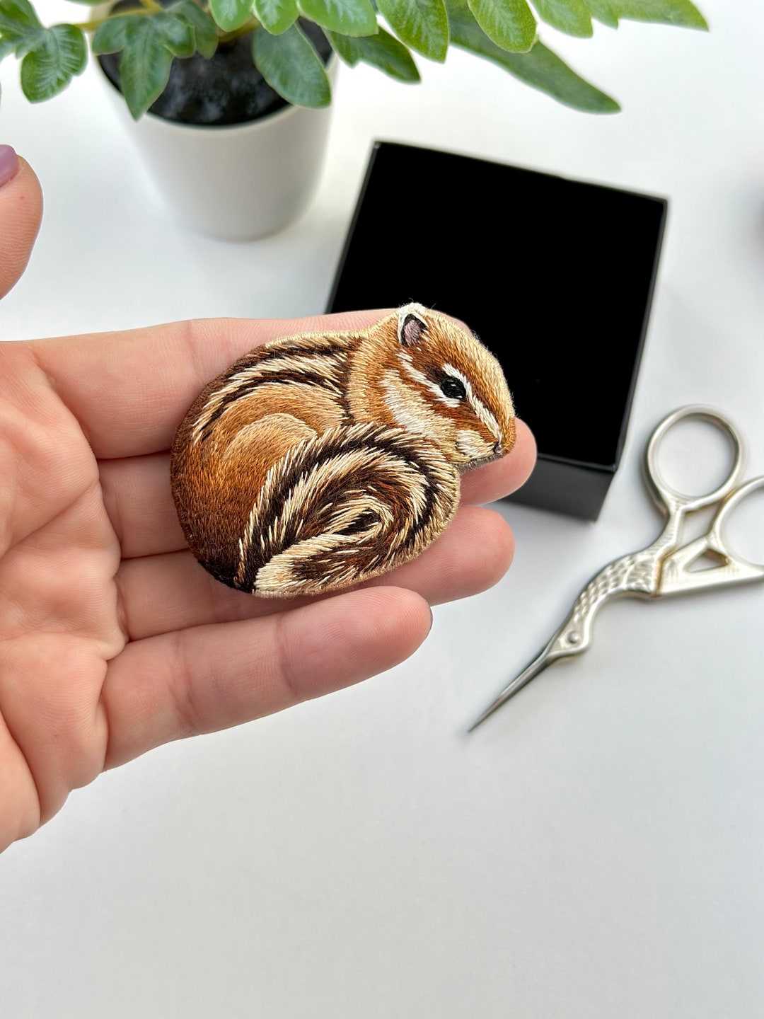 Chipmunk Embroidered Brooch, Hand Embroidery, Brooch Animal - Etsy