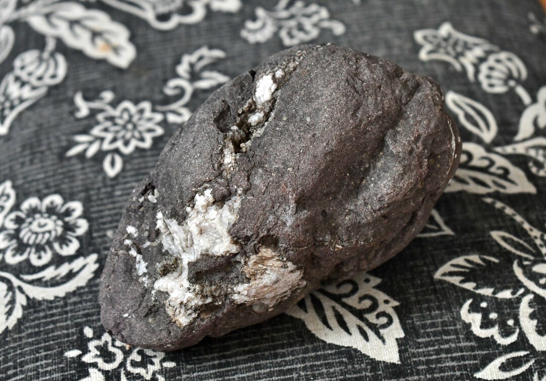 Medium Raw Basalt&crystal // Raw Mineral // Collection Piece // Mineral ...