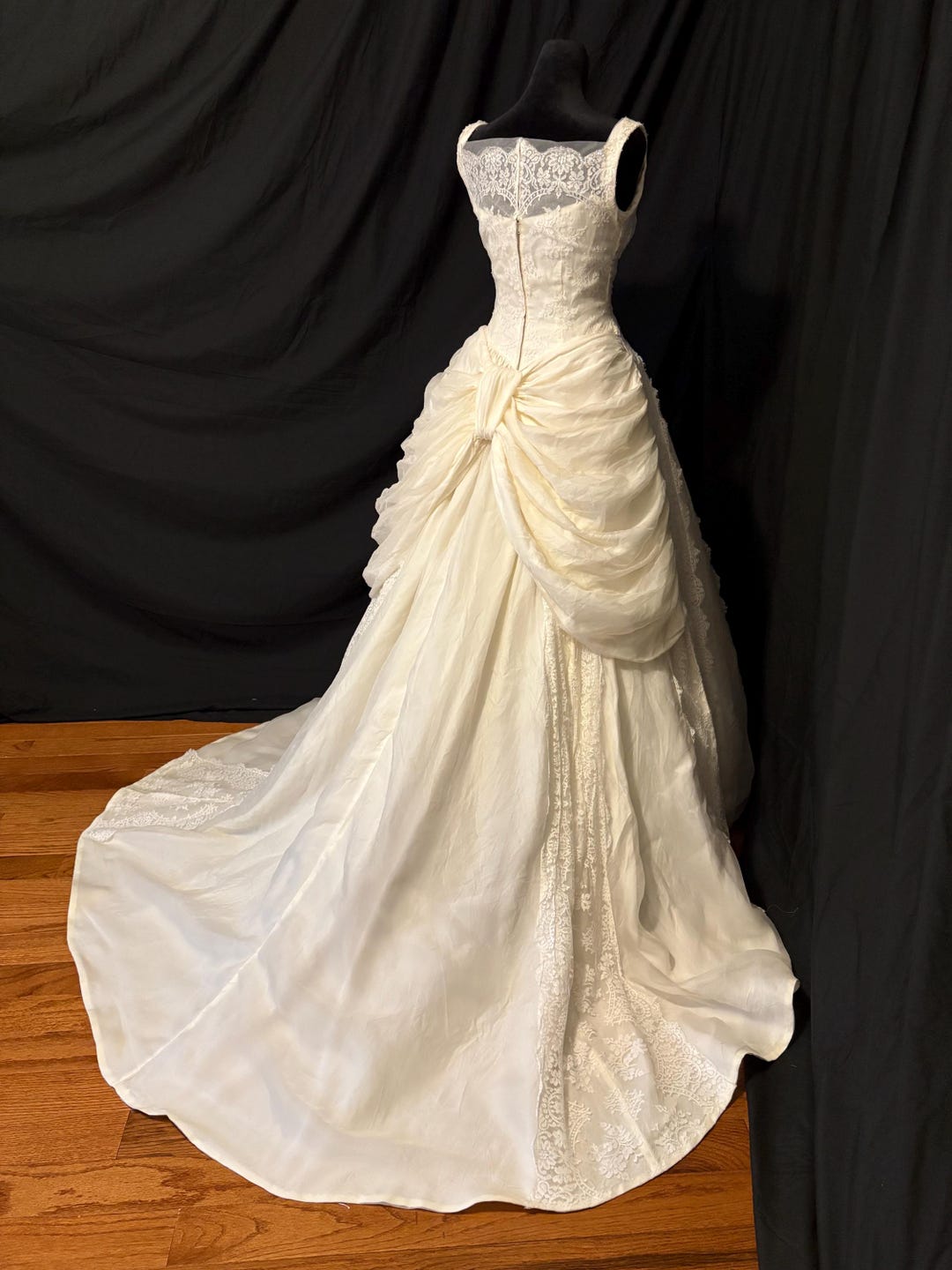 Dramatic Bow-sweep, Stunning Vintage Wedding Dress |1950s Vibe | One-of ...