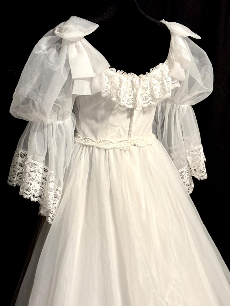 Vintage Wedding Dress, Western Romance, One-hook Bustle, Size 8-10 ...