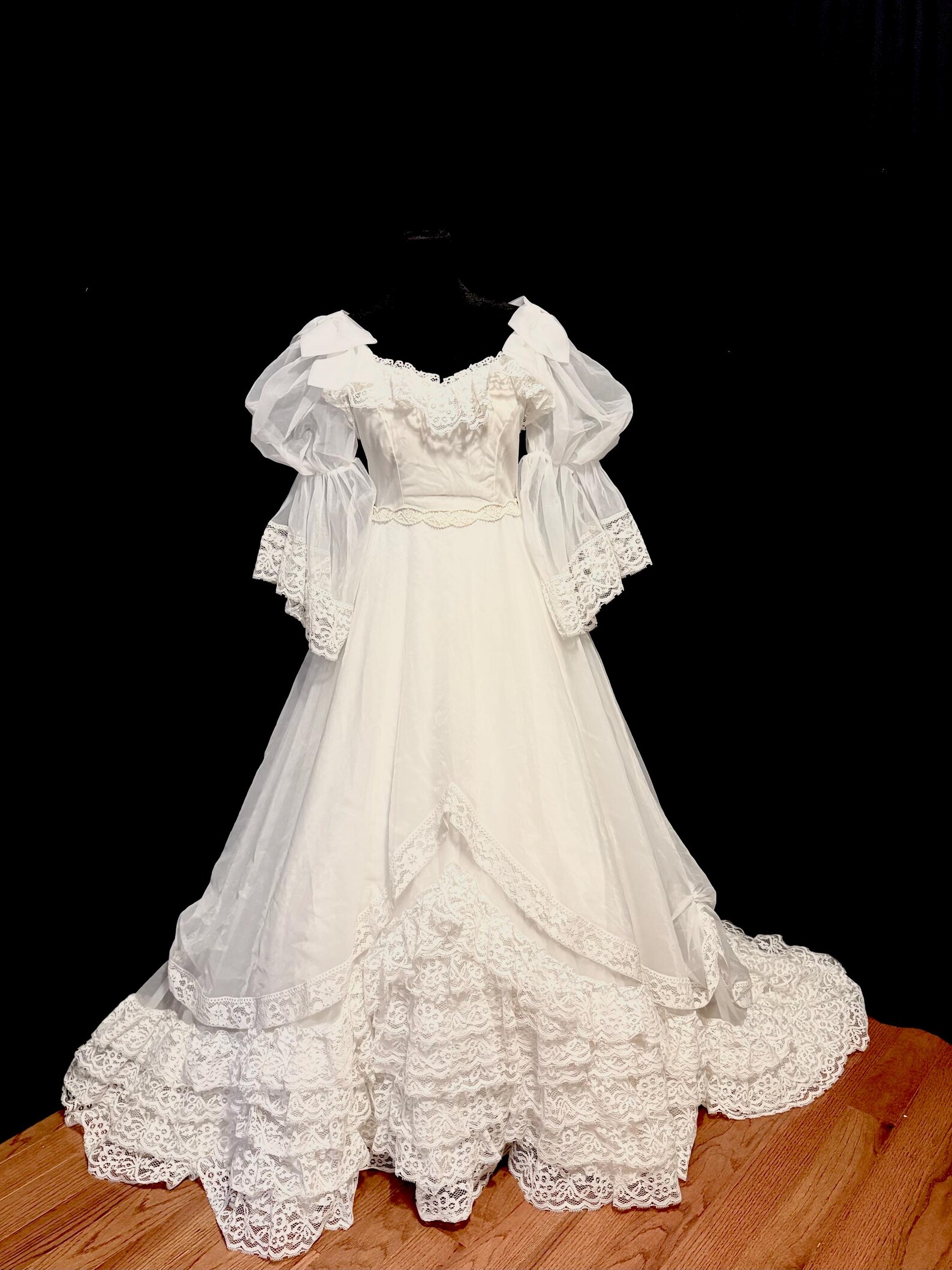 Vintage Wedding Dress, Western Romance, One-hook Bustle, Size 8-10 ...