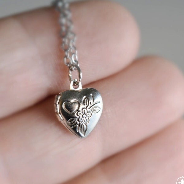Tiny Vintage Locket - Etsy