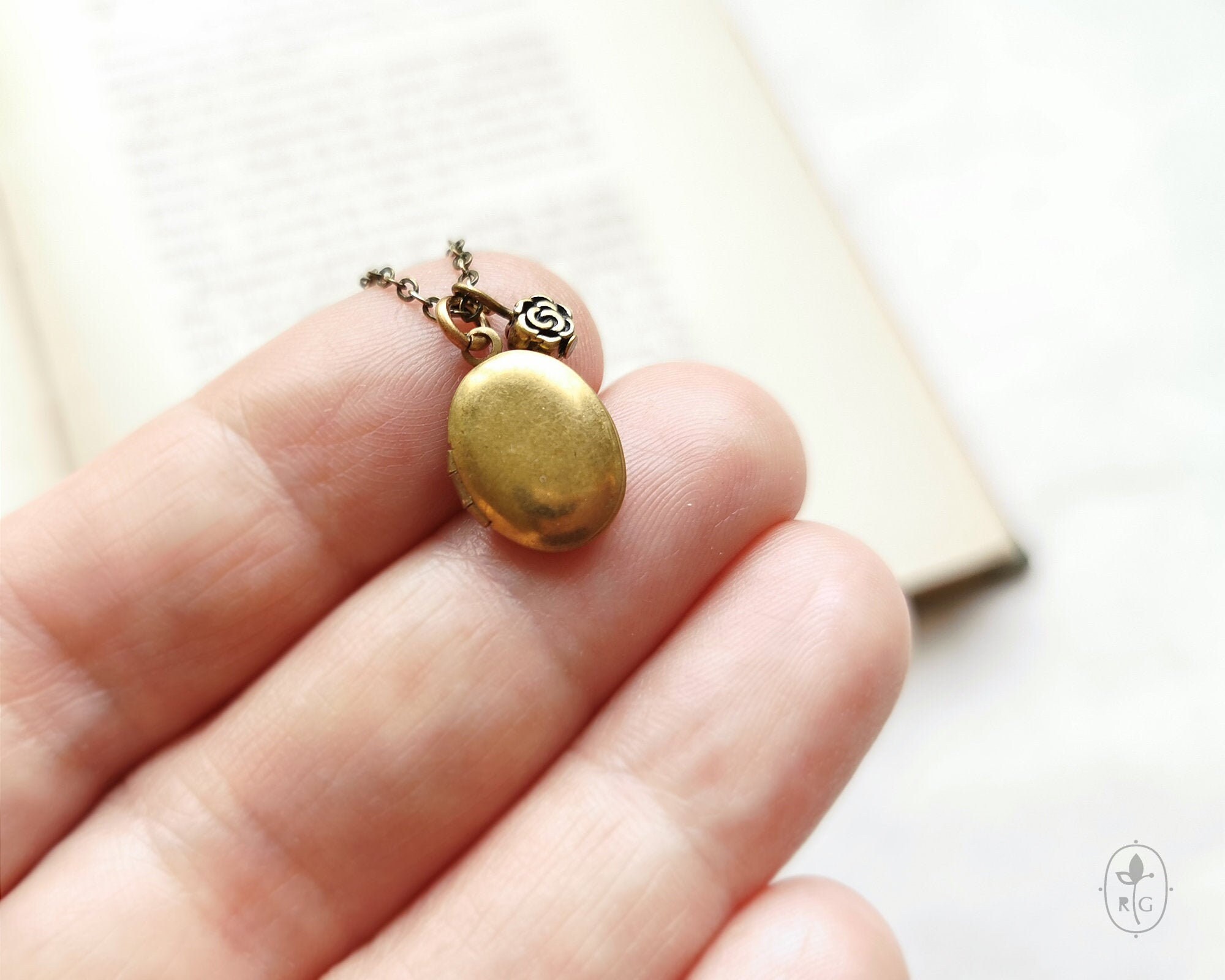 Tiny Oval VINTAGE Brass Locket Rose Bead Small Locket for - Etsy