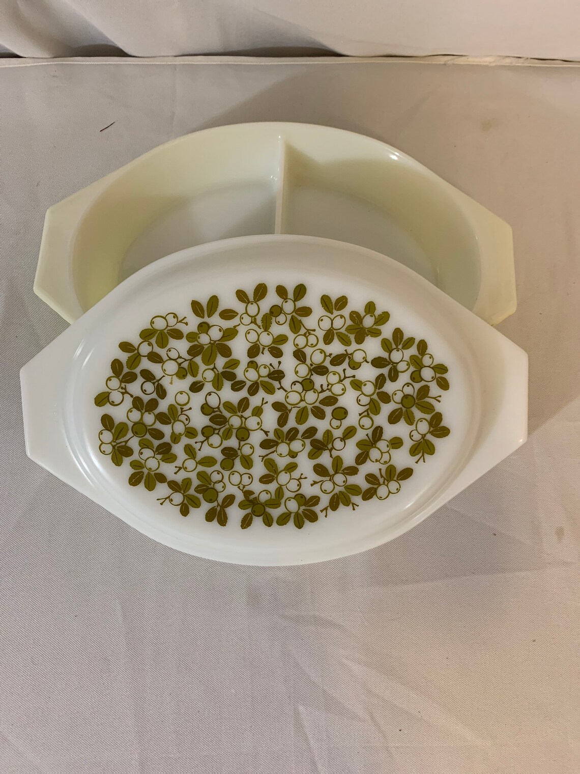 Vintage Pyrex Verde/olive 1.5 Qt Divided Casserole Dish With Lid - Etsy