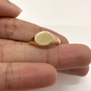 14K Oval Signet Ring, Solid Gold Oval Ring, Personalized Signet Ring ...