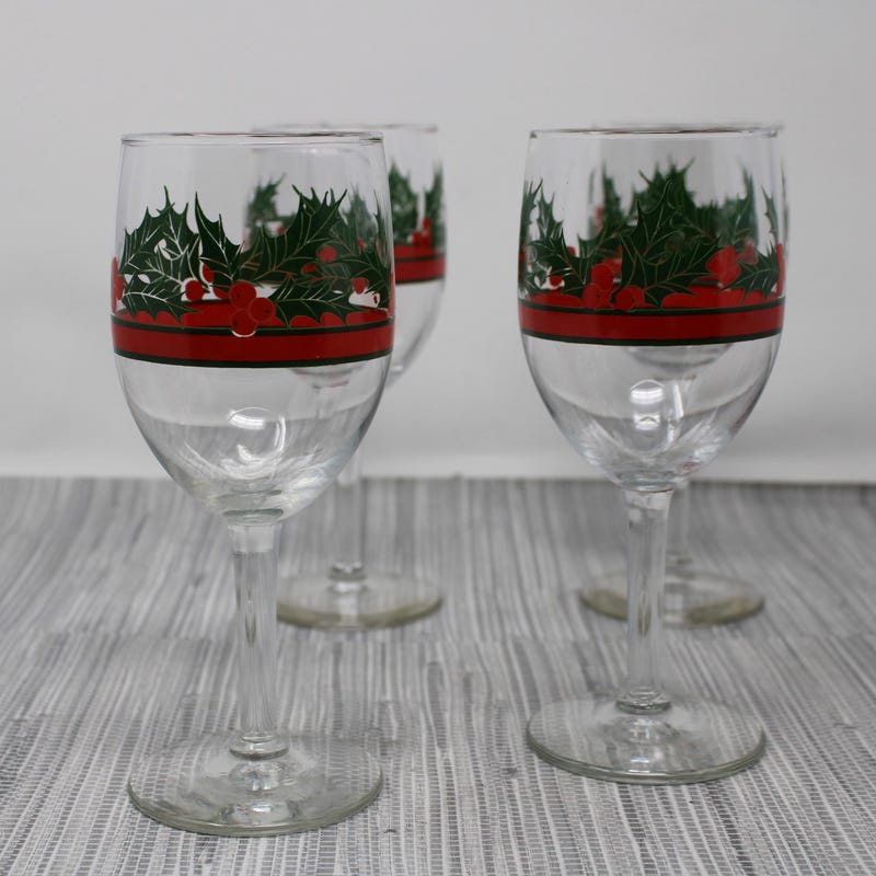 Mistletoe Holly Glasses - Etsy
