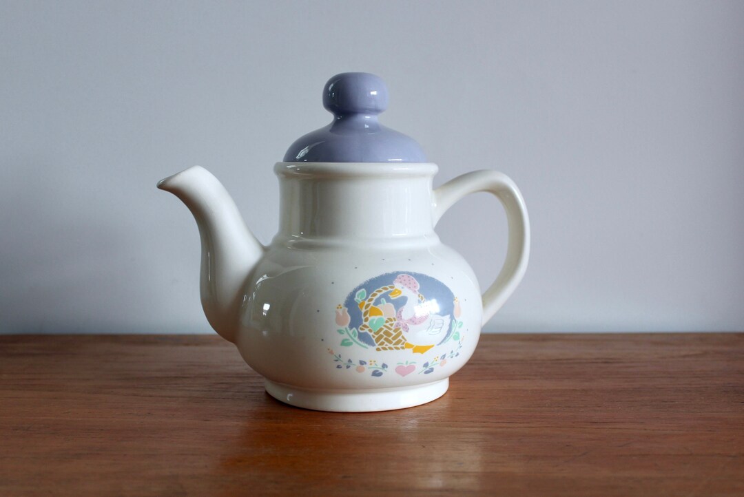 Large Ceramic Teapot With a Cute Illustration of a Puddle Duck Kitchen ...