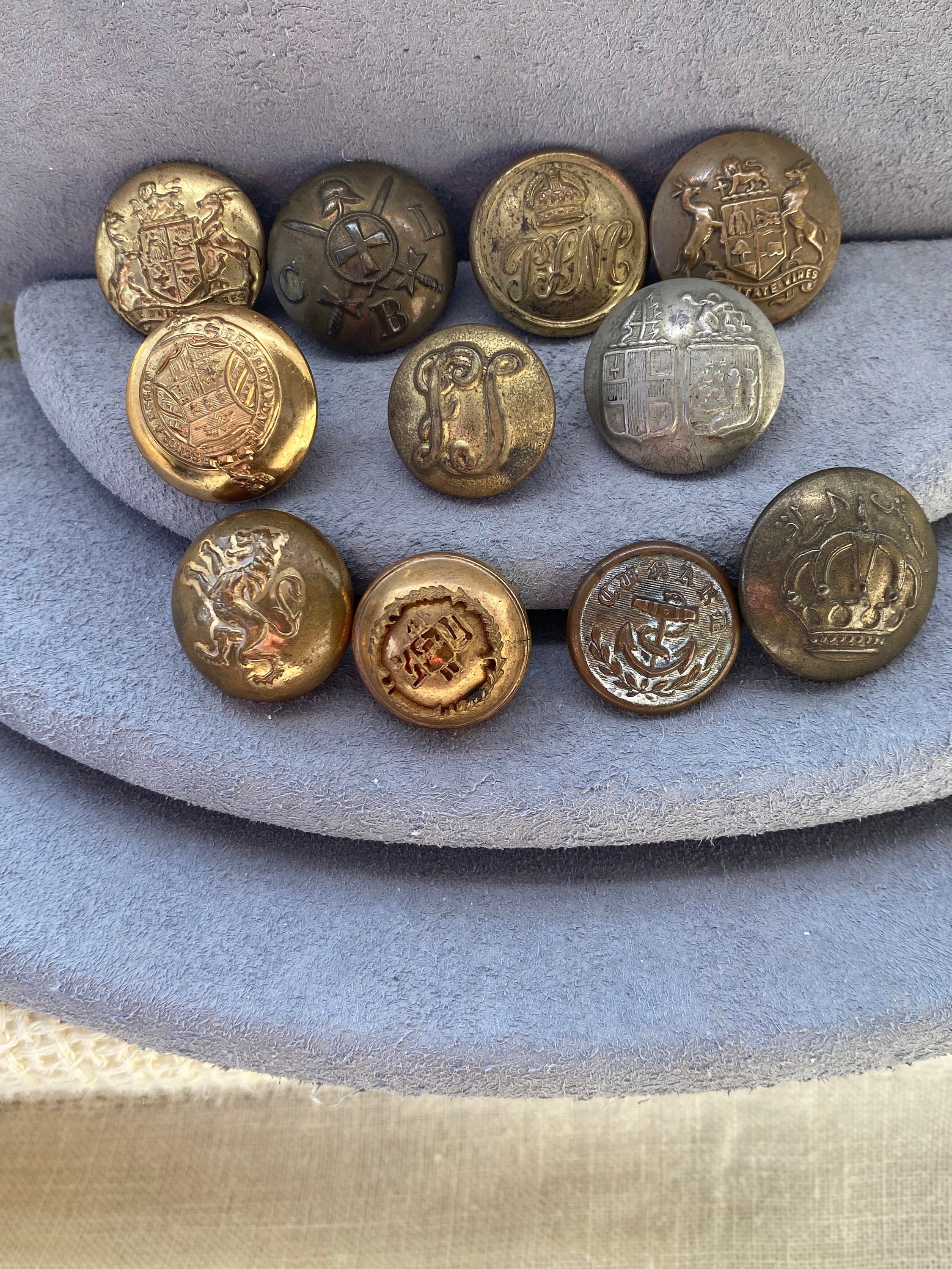 11 Antique Buttons - Etsy