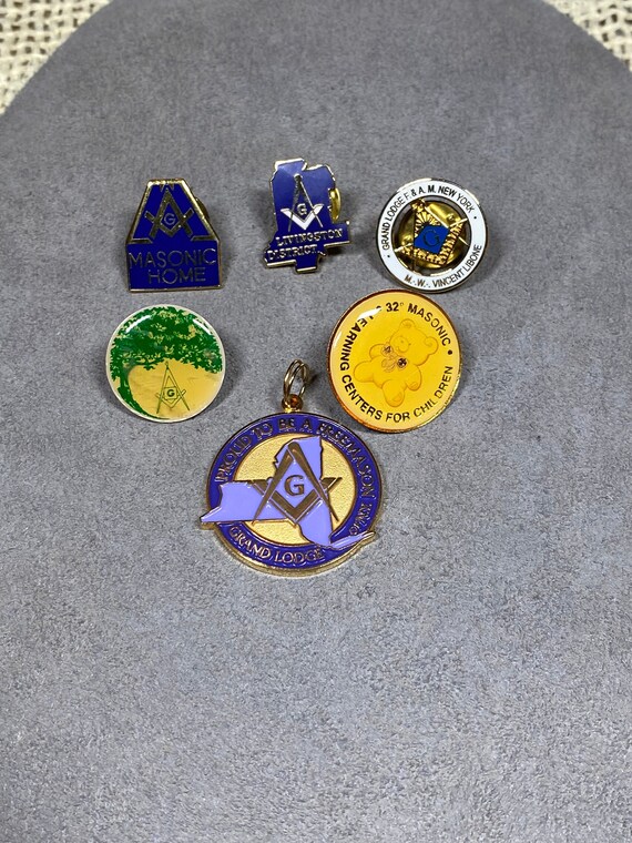 exquisite masonic lapel - Gem