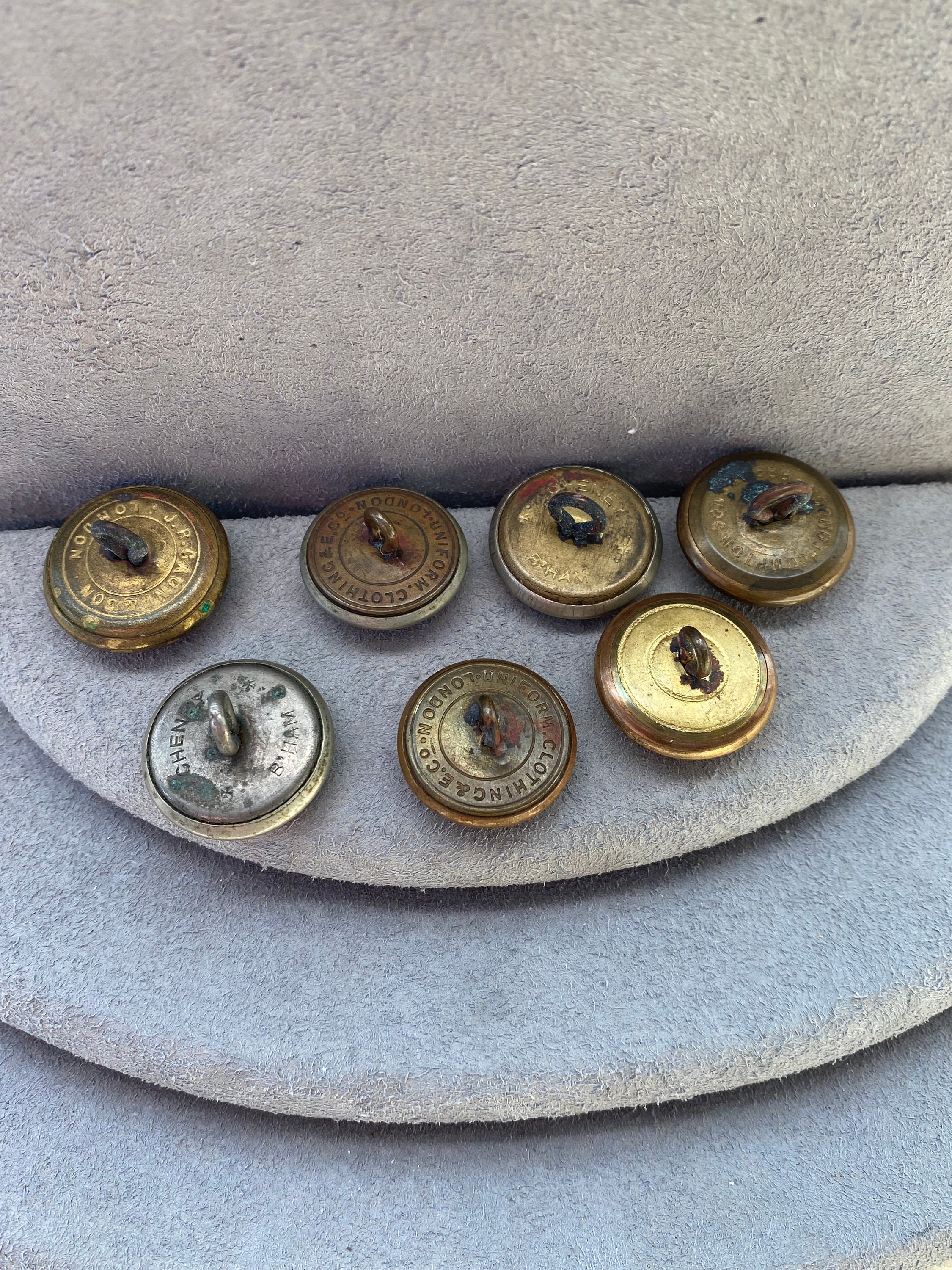 7 Vintage Military Buttons - Etsy