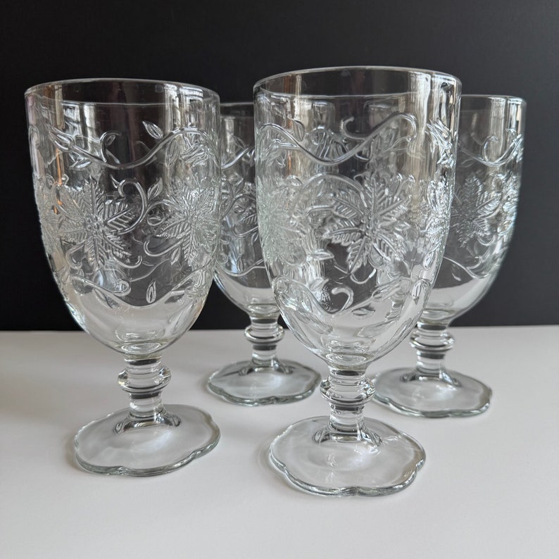 Princess House Fantasia 7 Iced Tea Glasses With Scalloped Base Set Of