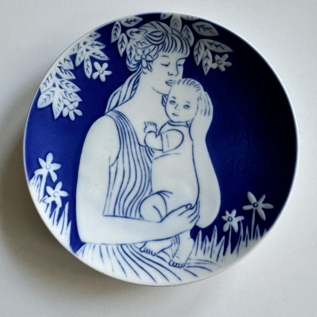 1979 Royal Copenhagen Mother's Day Plate, A Loving Mother, Mors Dag ...
