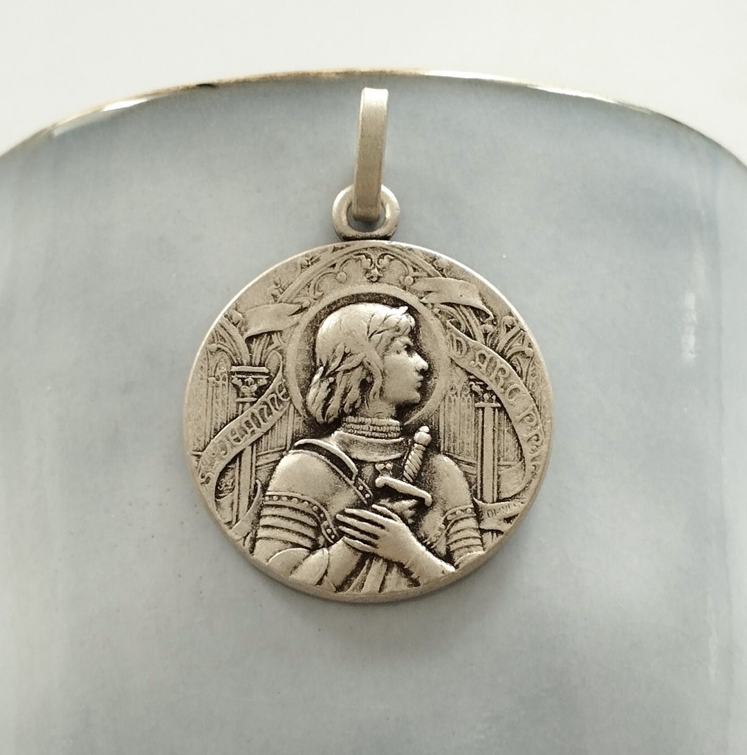 Grande medalha religiosa Santa JEANNE d'Arc com espada de metal vintage ...
