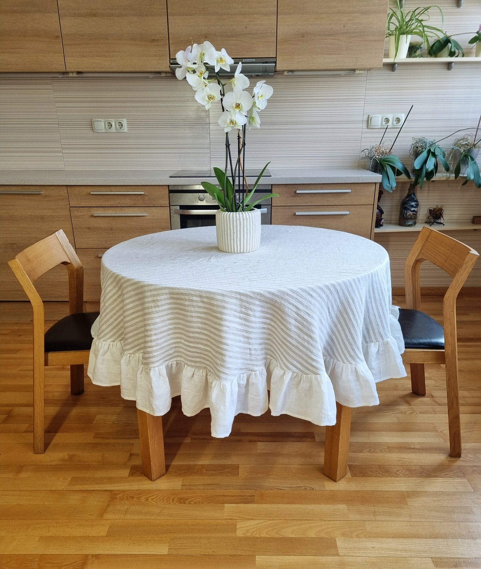 Round Linen Ruffle Table Cloth, White Ruffled Tablecloth, 90 Inch ...