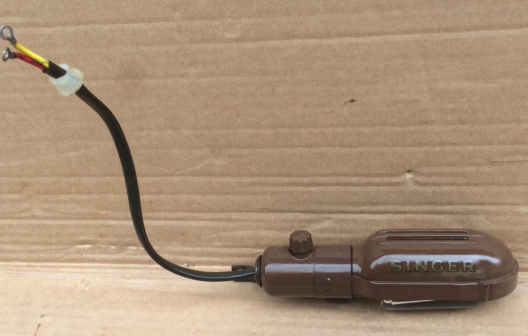 Singer 15, 66 Sewing Machine Bakelite Work Lamp Light Singerlight ...
