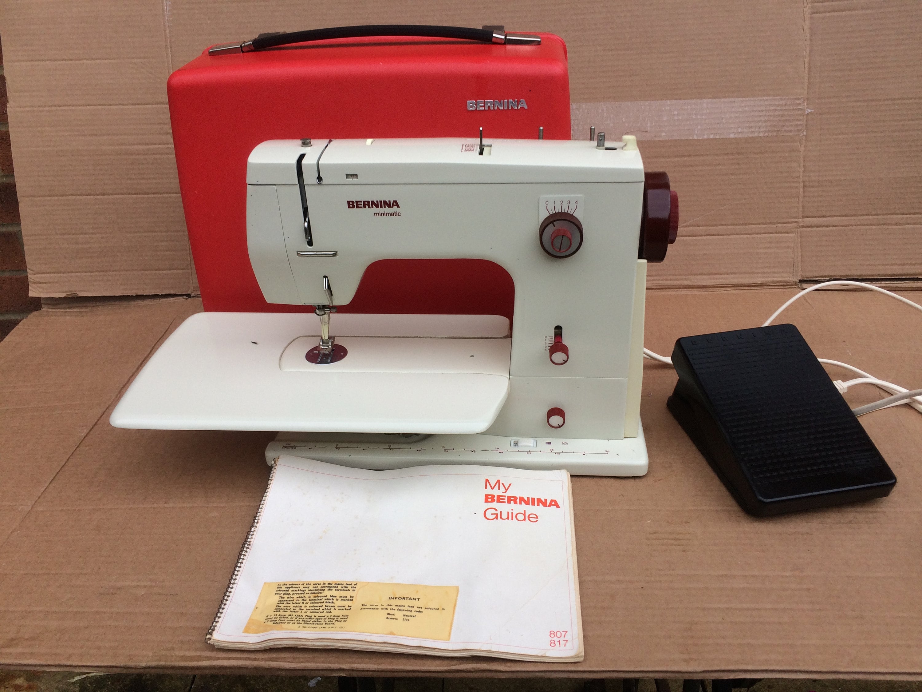 Bernina 807 Minimatic Zig Zag Multi Decorative Stitch Sewing Machine ...