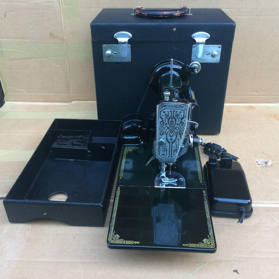 1948 Vintage Singer 221K Featherweight Sewing Machine With Egyptian ...